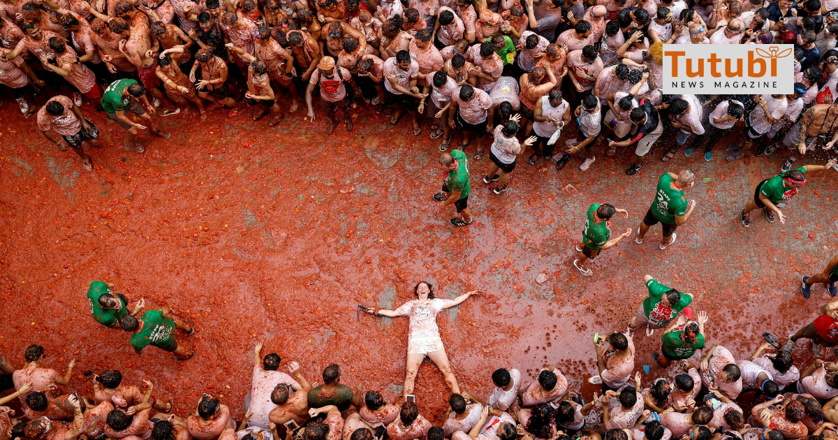 Tomatina Festival turns Spanish town red in annual tomato-throwing ...
